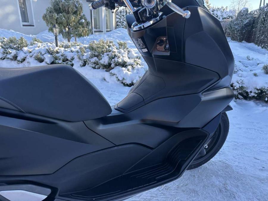 Black Honda PCX 2022 in Siauliai, with an engine capacity of 0.13 L and mileage of 11 thousand km for 2390 €, photo 8 on AUTOMOTO.COM.LV