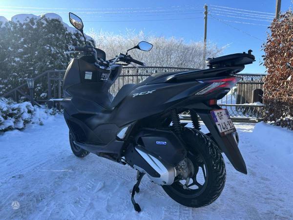 Melns Honda PCX 2022 Šauļi, ar dzinēja tilpumu 0.13 L un nobraukumu 11 tūkst. km par 2390 €, foto 10 vietnē AUTOMOTO.COM.LV