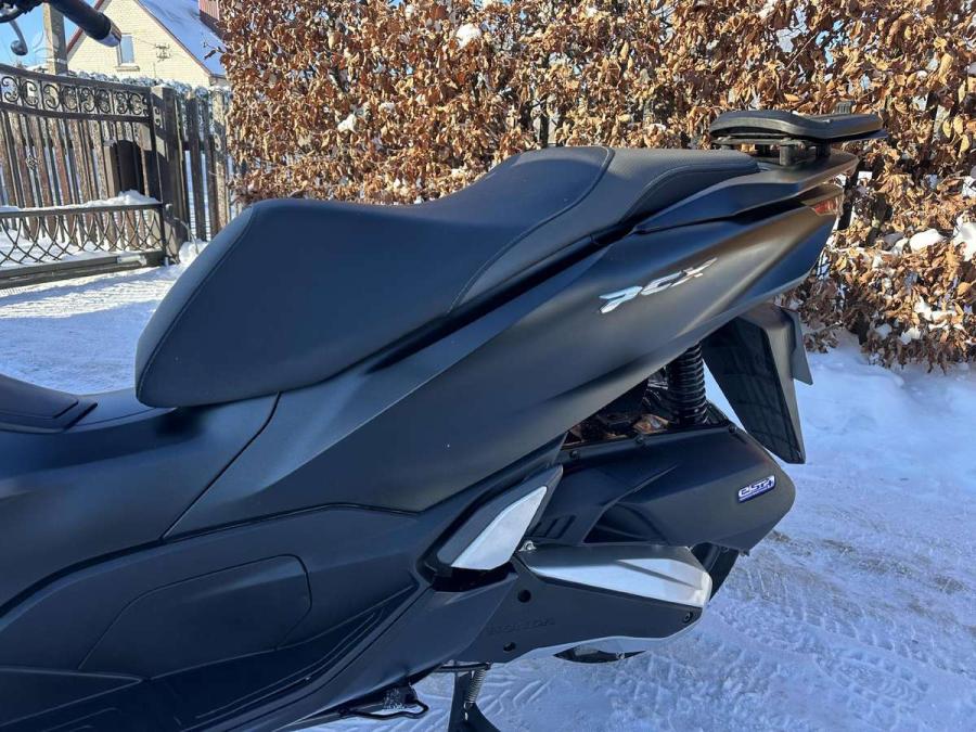 Black Honda PCX 2022 in Siauliai, with an engine capacity of 0.13 L and mileage of 11 thousand km for 2390 €, photo 11 on AUTOMOTO.COM.LV