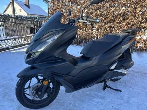 Black Honda PCX 2022 in Siauliai, with an engine capacity of 0.13 L and mileage of 11 thousand km for 2390 €, photo 12 on AUTOMOTO.COM.LV