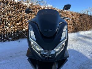 Black Honda PCX 2022 in Siauliai, with an engine capacity of 0.13 L and mileage of 11 thousand km for 2390 €, photo 15 on AUTOMOTO.COM.LV