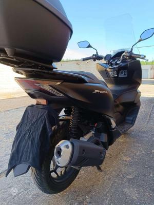 Черный Хонда PCX 2022 в Висагинас, объемом двигателя 0.13 л и пробегом 8 тыс. км за 2500 €, фото  на AUTOMOTO.COM.LV