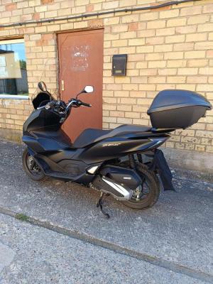 Черный Хонда PCX 2022 в Висагинас, объемом двигателя 0.13 л и пробегом 8 тыс. км за 2500 €, фото 4 на AUTOMOTO.COM.LV