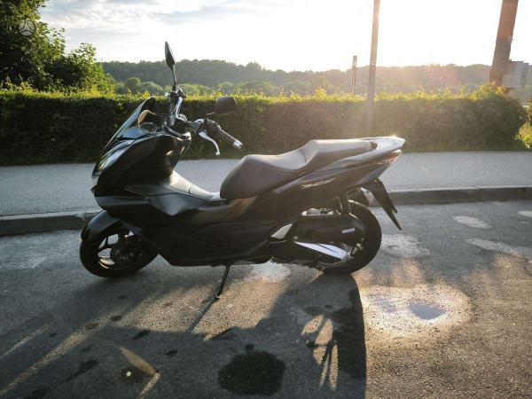 Melns Honda PCX 2023 Kauņa, ar dzinēja tilpumu 0.13 L un nobraukumu 5 tūkst. km par 2350 €, foto 2 vietnē AUTOMOTO.COM.LV