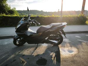 Melns Honda PCX 2023 Kauņa, ar dzinēja tilpumu 0.13 L un nobraukumu 5 tūkst. km par 2350 €, foto 3 vietnē AUTOMOTO.COM.LV