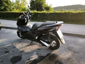 Melns Honda PCX 2023 Kauņa, ar dzinēja tilpumu 0.13 L un nobraukumu 5 tūkst. km par 2350 €, foto 4 vietnē AUTOMOTO.COM.LV