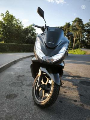 Melns Honda PCX 2023 Kauņa, ar dzinēja tilpumu 0.13 L un nobraukumu 5 tūkst. km par 2350 €, foto 5 vietnē AUTOMOTO.COM.LV