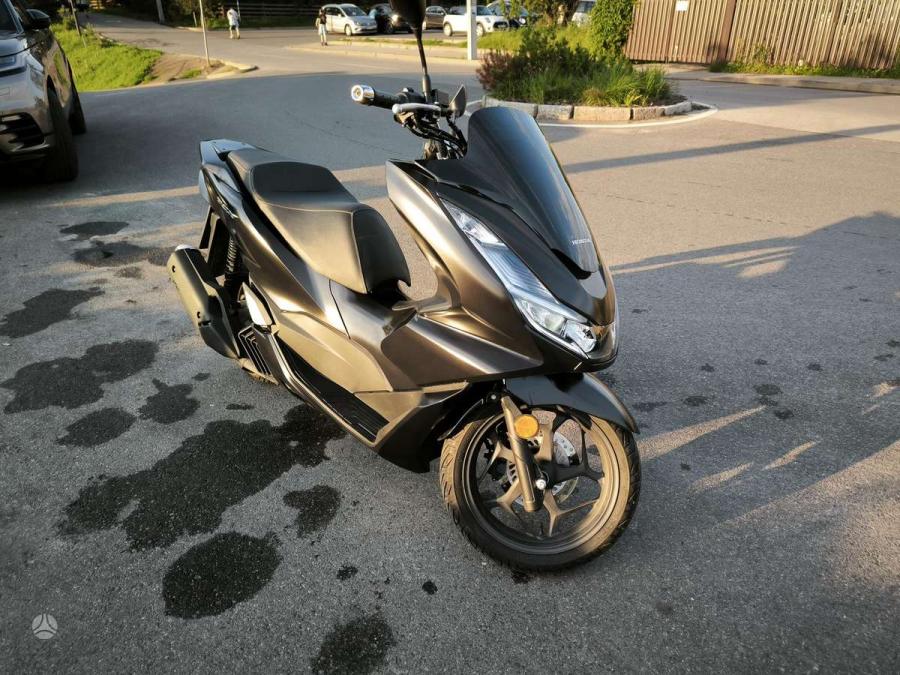 Melns Honda PCX 2023 Kauņa, ar dzinēja tilpumu 0.13 L un nobraukumu 5 tūkst. km par 2350 €, foto 6 vietnē AUTOMOTO.COM.LV