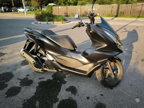 Melns Honda PCX 2023 Kauņa, ar dzinēja tilpumu 0.13 L un nobraukumu 5 tūkst. km par 2350 €, foto 6 vietnē AUTOMOTO.COM.LV