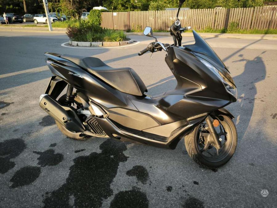 Melns Honda PCX 2023 Kauņa, ar dzinēja tilpumu 0.13 L un nobraukumu 5 tūkst. km par 2350 €, foto 7 vietnē AUTOMOTO.COM.LV