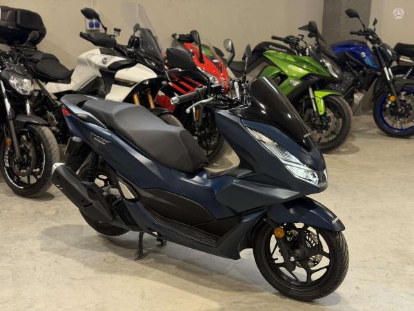 Синий Хонда PCX 2024 в Шяуляй, объемом двигателя 0.13 л и пробегом 2 тыс. км за 2750 €, фото 3 на AUTOMOTO.COM.LV
