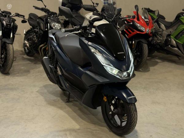 Синий Хонда PCX 2024 в Шяуляй, объемом двигателя 0.13 л и пробегом 2 тыс. км за 2750 €, фото 4 на AUTOMOTO.COM.LV