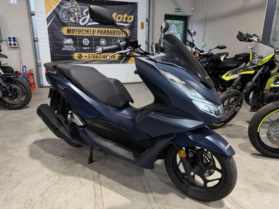Синий Хонда PCX 2024 в Шяуляй, объемом двигателя 0.13 л и пробегом 2 тыс. км за 2500 €, фото 1 на AUTOMOTO.COM.LV