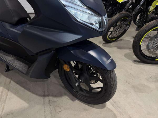 Blue Honda PCX 2024 in Siauliai, with an engine capacity of 0.13 L and mileage of 2 thousand km for 2500 €, photo 3 on AUTOMOTO.COM.LV