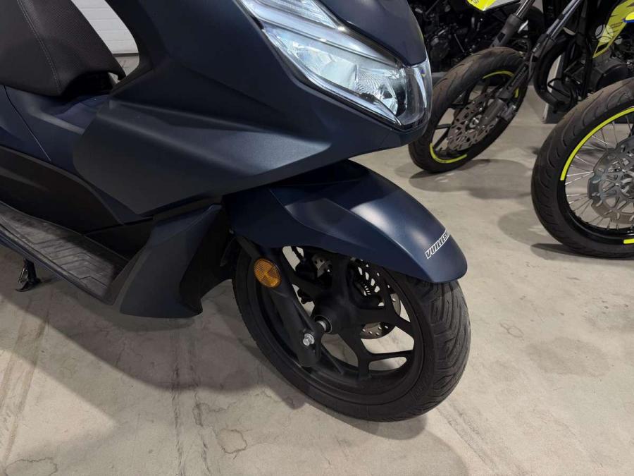 Синий Хонда PCX 2024 в Шяуляй, объемом двигателя 0.13 л и пробегом 2 тыс. км за 2500 €, фото 3 на AUTOMOTO.COM.LV