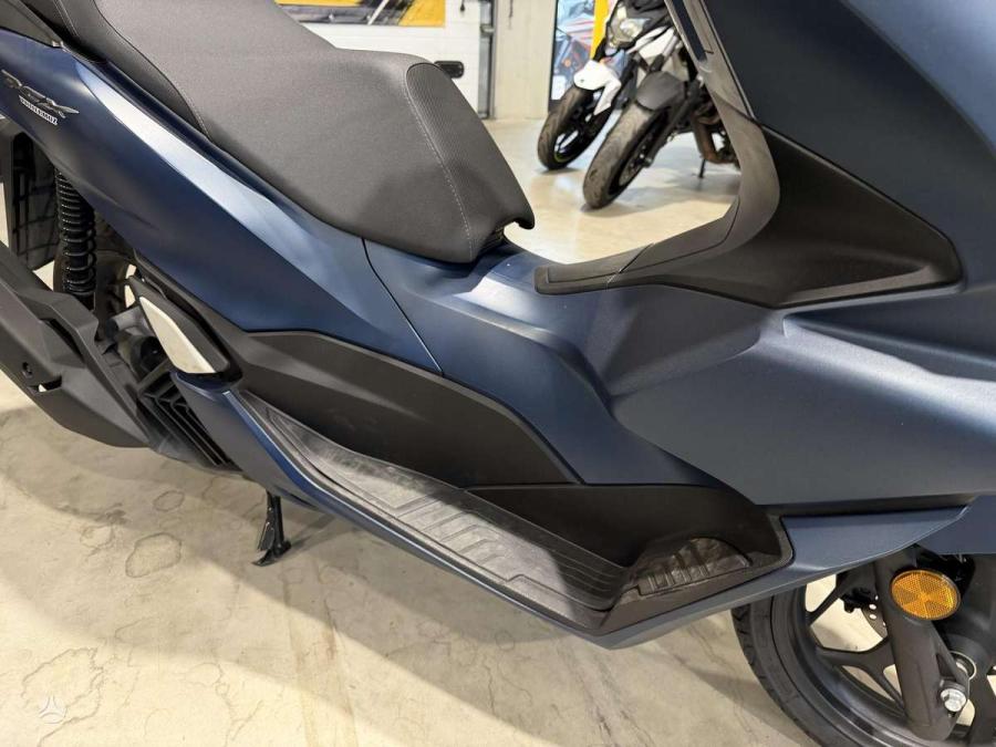 Синий Хонда PCX 2024 в Шяуляй, объемом двигателя 0.13 л и пробегом 2 тыс. км за 2500 €, фото 5 на AUTOMOTO.COM.LV