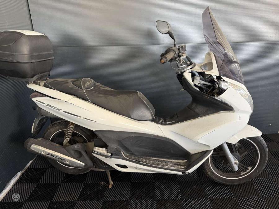 Honda PCX 2013 Tauragė, ar dzinēja tilpumu 0.13 L un nobraukumu 25 tūkst. km par 800 €, foto 2 vietnē AUTOMOTO.COM.LV
