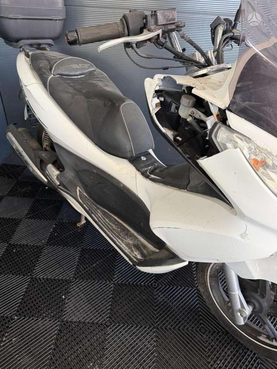Honda PCX 2013 Tauragė, ar dzinēja tilpumu 0.13 L un nobraukumu 25 tūkst. km par 800 €, foto 3 vietnē AUTOMOTO.COM.LV