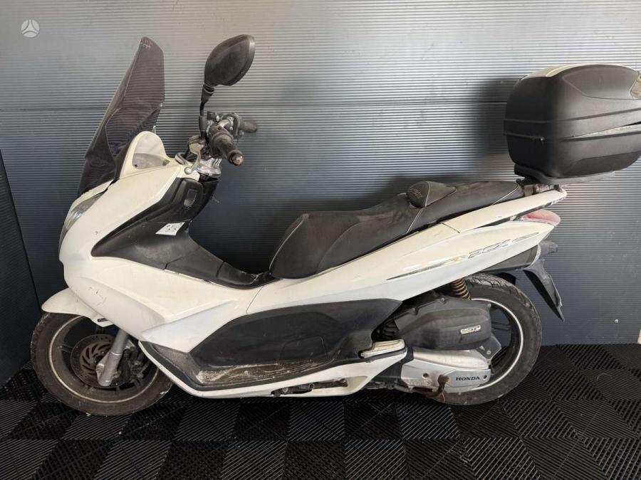 Honda PCX 2013 Tauragė, ar dzinēja tilpumu 0.13 L un nobraukumu 25 tūkst. km par 800 €, foto 6 vietnē AUTOMOTO.COM.LV