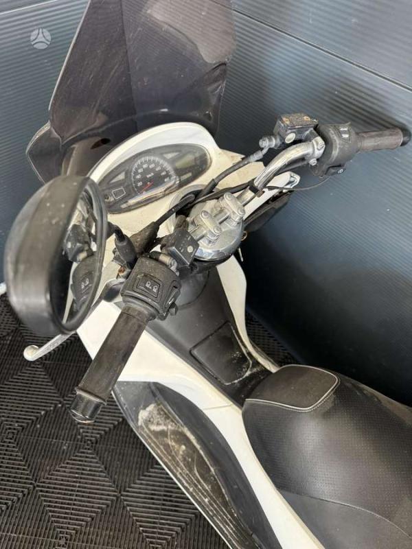 Honda PCX 2013 Tauragė, ar dzinēja tilpumu 0.13 L un nobraukumu 25 tūkst. km par 800 €, foto 7 vietnē AUTOMOTO.COM.LV