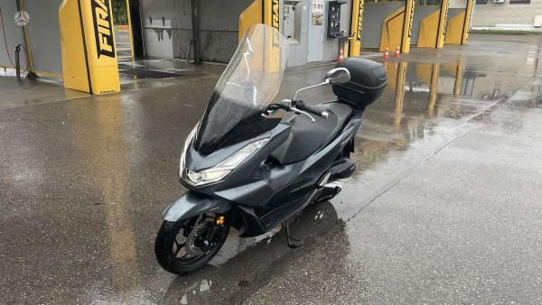Хонда PCX 2021 в Каунас, объемом двигателя 0.13 л и пробегом 12 тыс. км за 2320 €, фото 1 на AUTOMOTO.COM.LV