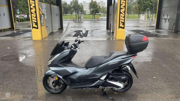 Хонда PCX 2021 в Каунас, объемом двигателя 0.13 л и пробегом 12 тыс. км за 2320 €, фото 3 на AUTOMOTO.COM.LV