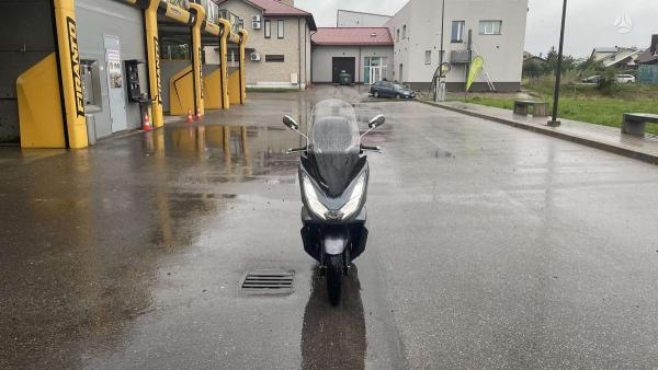 Хонда PCX 2021 в Каунас, объемом двигателя 0.13 л и пробегом 12 тыс. км за 2320 €, фото 4 на AUTOMOTO.COM.LV