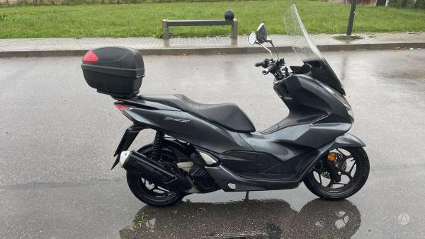 Хонда PCX 2021 в Каунас, объемом двигателя 0.13 л и пробегом 12 тыс. км за 2320 €, фото 5 на AUTOMOTO.COM.LV