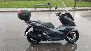 Honda PCX 2021 in Kaunas, with an engine capacity of 0.13 L and mileage of 12 thousand km for 2320 €, photo 5 on AUTOMOTO.COM.LV