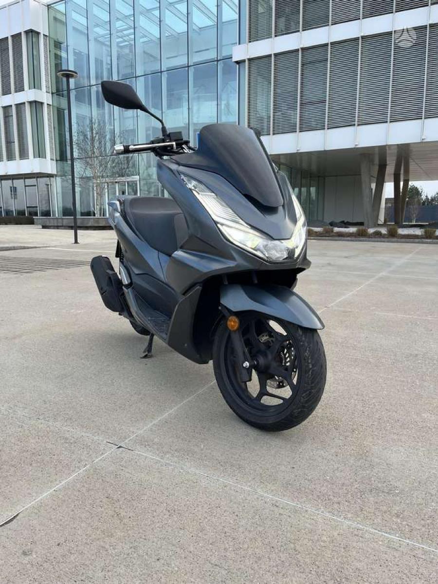 Хонда PCX 2022 в Вильнюс, объемом двигателя 0.13 л и пробегом 13 тыс. км за 2400 €, фото 2 на AUTOMOTO.COM.LV
