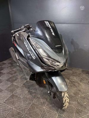 Honda PCX 2022 in Taurage, with an engine capacity of 0.13 L and mileage of 10 thousand km for 1200 €, photo  on AUTOMOTO.COM.LV