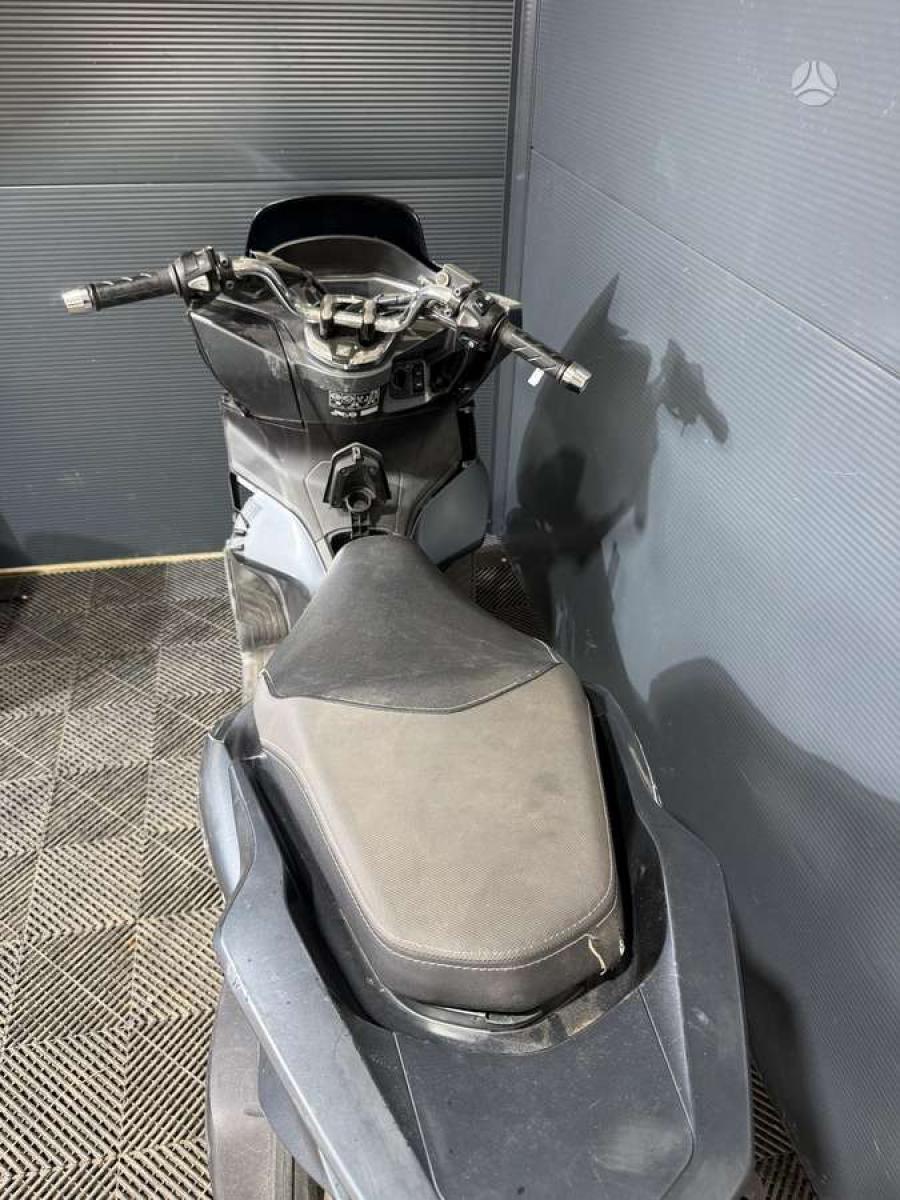 Honda PCX 2022 in Taurage, with an engine capacity of 0.13 L and mileage of 10 thousand km for 1200 €, photo 5 on AUTOMOTO.COM.LV