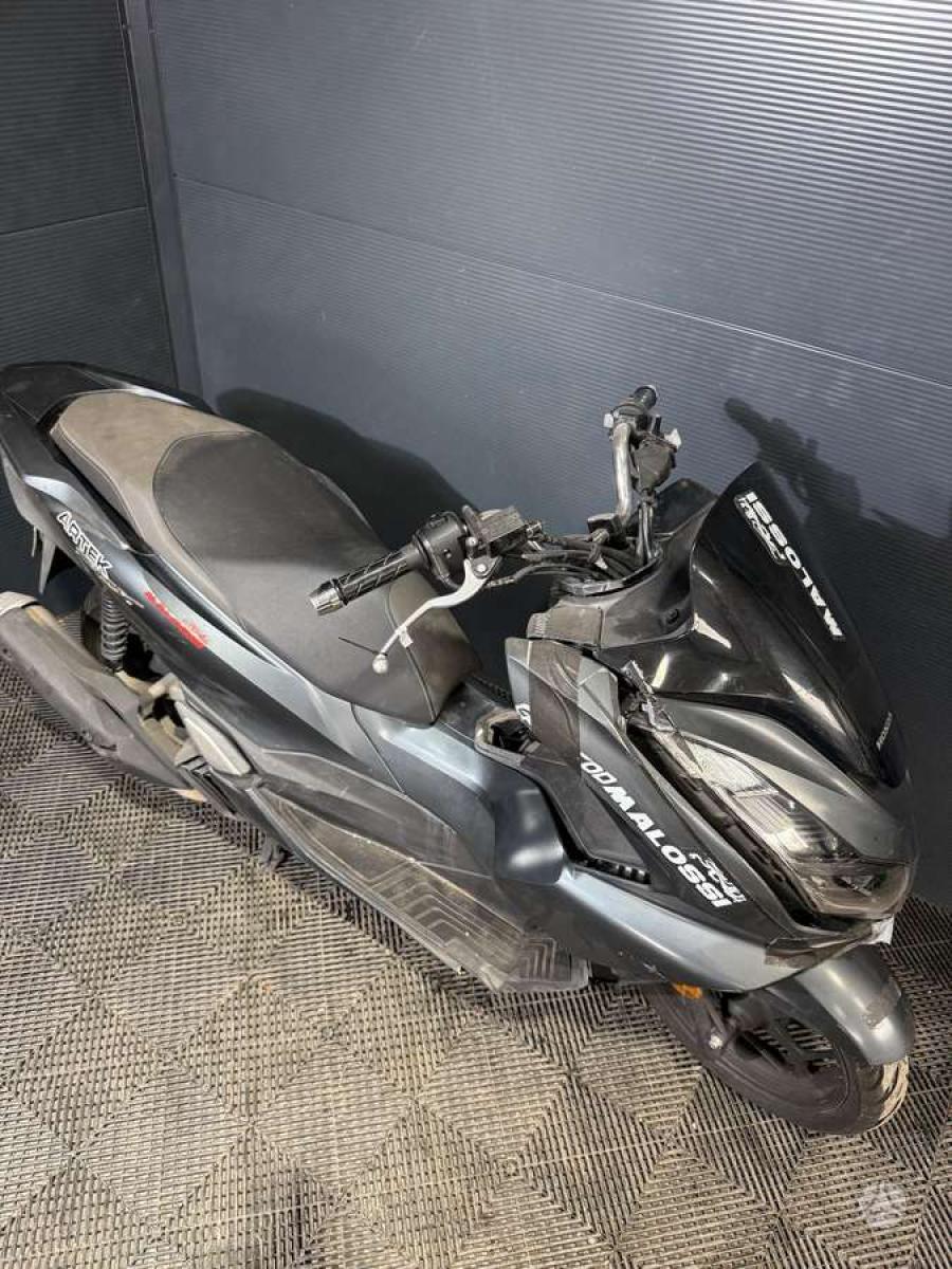 Honda PCX 2022 in Taurage, with an engine capacity of 0.13 L and mileage of 10 thousand km for 1200 €, photo 6 on AUTOMOTO.COM.LV