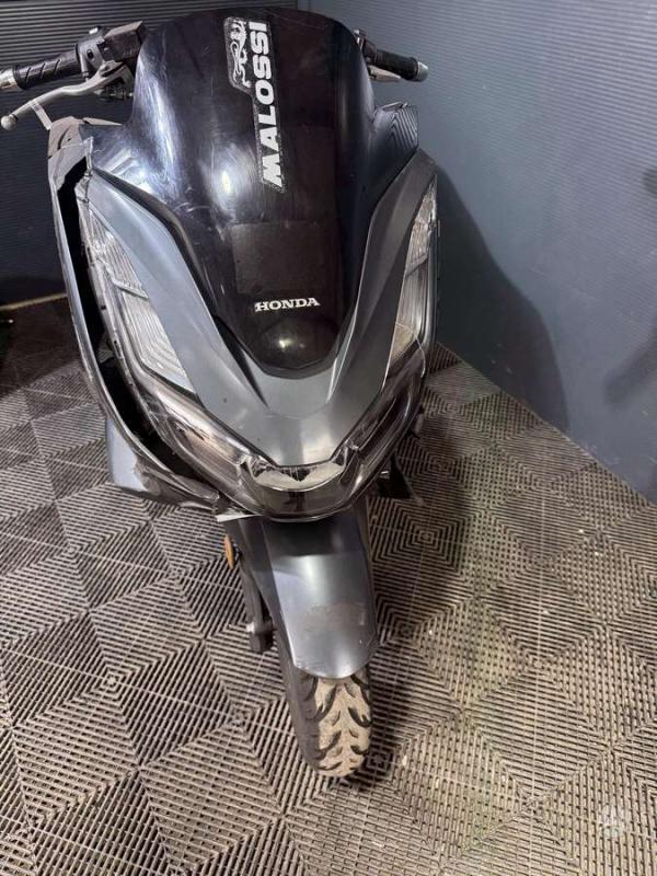 Хонда PCX 2022 в Таураге, объемом двигателя 0.13 л и пробегом 10 тыс. км за 1200 €, фото 6 на AUTOMOTO.COM.LV