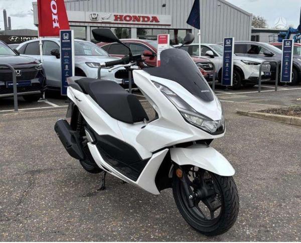 Honda PCX 2024 Viļņa, ar dzinēja tilpumu 0.13 L un nobraukumu 0 tūkst. km par 2950 €, foto 1 vietnē AUTOMOTO.COM.LV