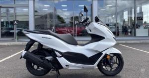 Honda PCX 2024 in Vilnius, with an engine capacity of 0.13 L and mileage of 0 thousand km for 2950 €, photo 3 on AUTOMOTO.COM.LV