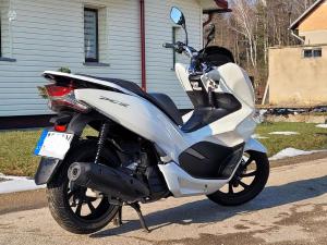 White Honda PCX 2020 in Panevezys, with an engine capacity of 0.13 L and mileage of 11 thousand km for 2400 €, photo 4 on AUTOMOTO.COM.LV