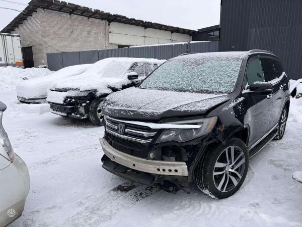 Black Honda Pilot 2018 in Vilnius, with an engine capacity of 3.47 L and mileage of 147 thousand km for 12000 €, photo 2 on AUTOMOTO.COM.LV