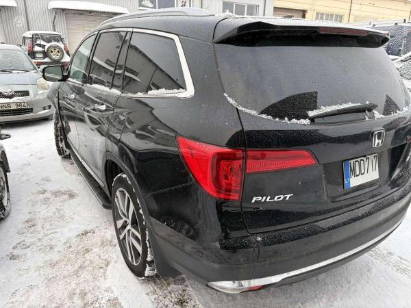 Black Honda Pilot 2018 in Vilnius, with an engine capacity of 3.47 L and mileage of 147 thousand km for 12000 €, photo 3 on AUTOMOTO.COM.LV