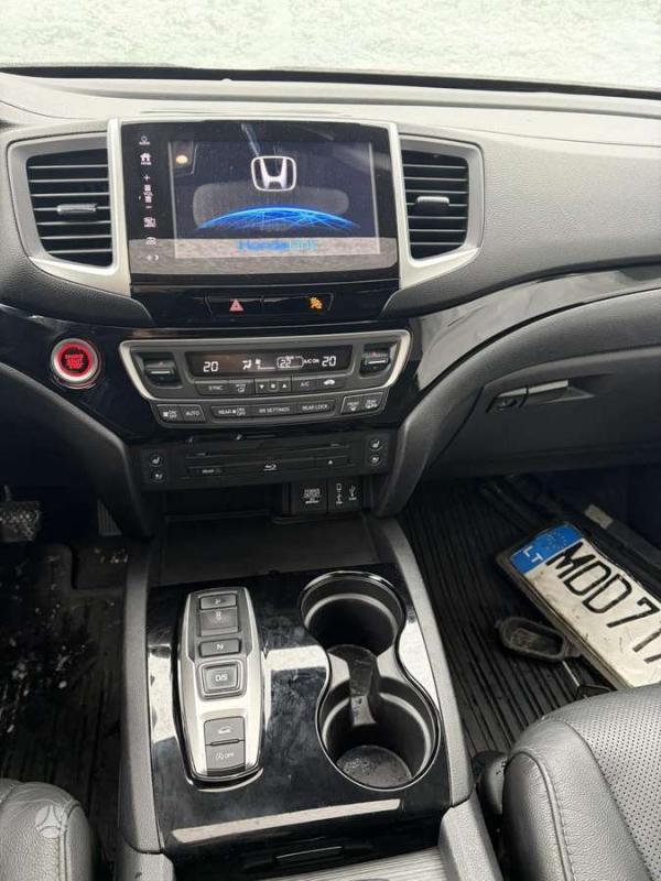 Black Honda Pilot 2018 in Vilnius, with an engine capacity of 3.47 L and mileage of 147 thousand km for 12000 €, photo 9 on AUTOMOTO.COM.LV