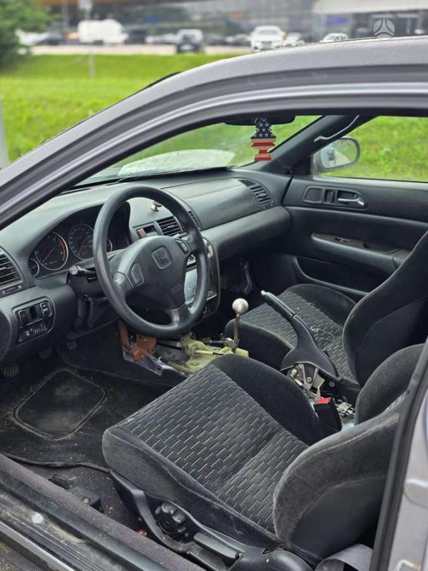 Pelēks Honda Prelude 1997 Viļņa, ar dzinēja tilpumu 2.00 L un nobraukumu 250 tūkst. km par 850 €, foto 5 vietnē AUTOMOTO.COM.LV