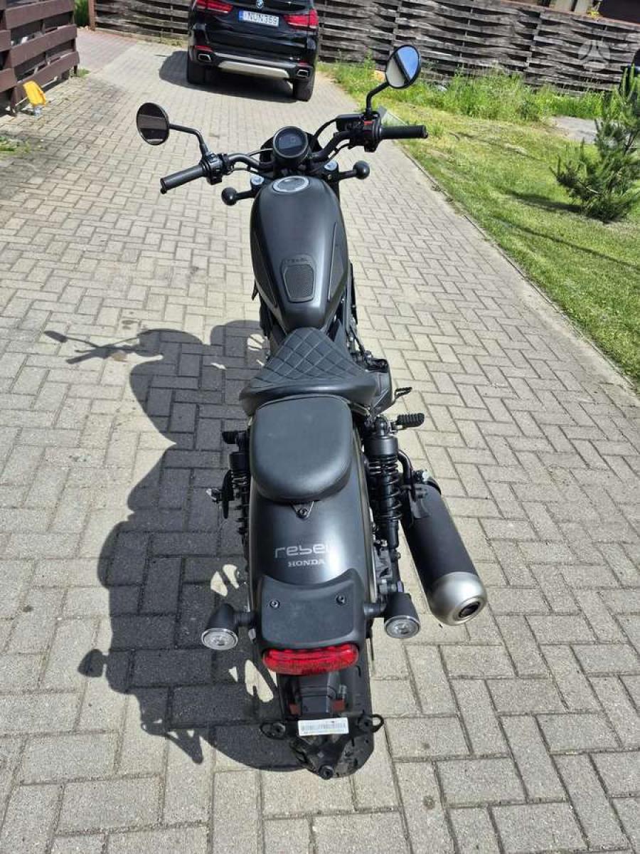 Black Honda Rebel 2020 in Vilnius, with an engine capacity of 0.50 L and mileage of 12 thousand km for 5100 €, photo 6 on AUTOMOTO.COM.LV