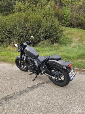 Melns Honda Rebel 2020 Viļņa, ar dzinēja tilpumu 0.50 L un nobraukumu 19 tūkst. km par 4800 €, foto 8 vietnē AUTOMOTO.COM.LV
