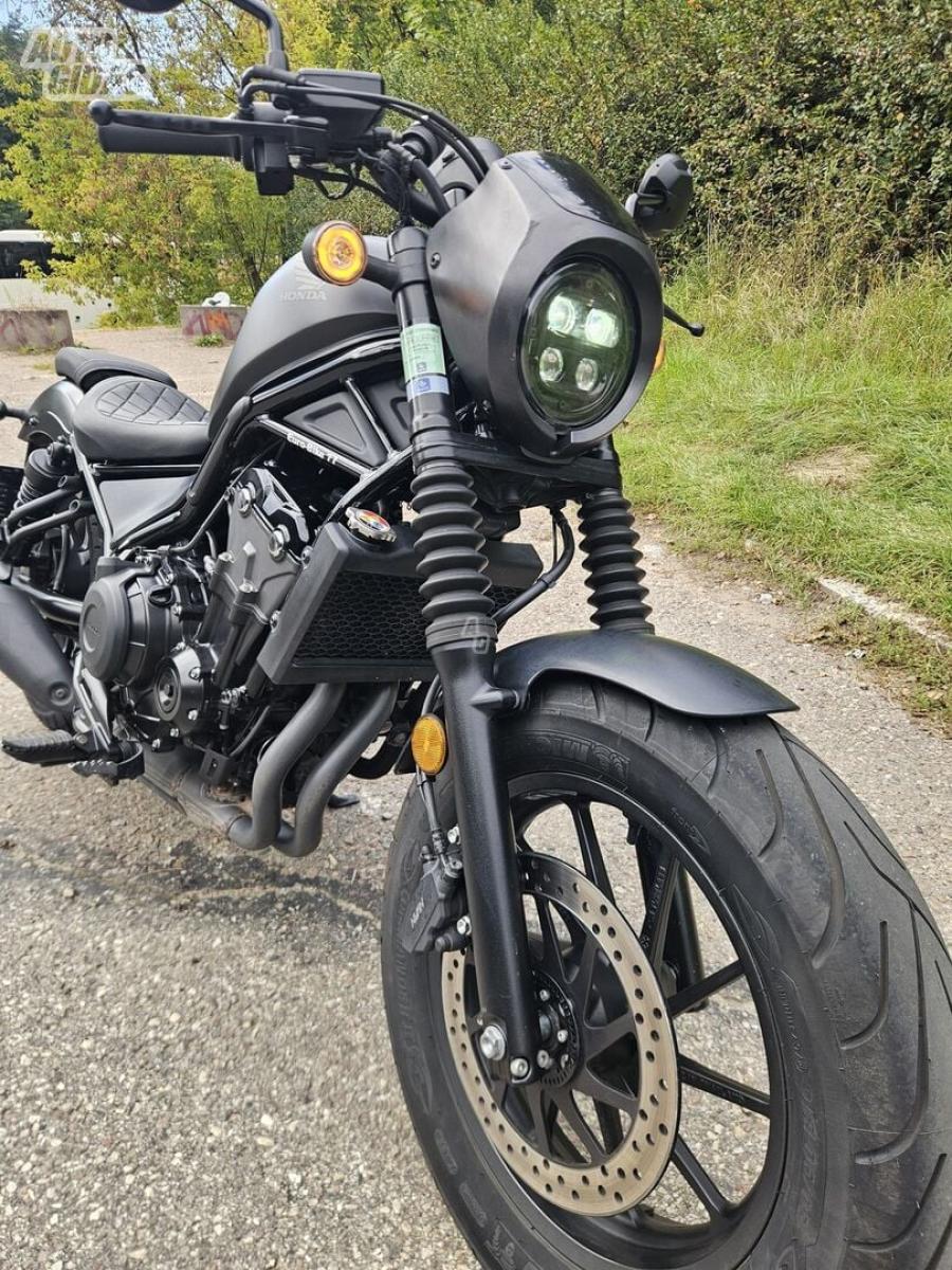 Melns Honda Rebel 2020 Viļņa, ar dzinēja tilpumu 0.50 L un nobraukumu 19 tūkst. km par 4800 €, foto 9 vietnē AUTOMOTO.COM.LV