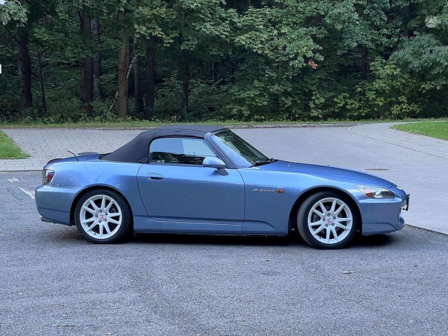 Blue Honda S2000 2006 in Vilnius, with an engine capacity of 2.16 L and mileage of 155 thousand km for 28000 €, photo 3 on AUTOMOTO.COM.LV