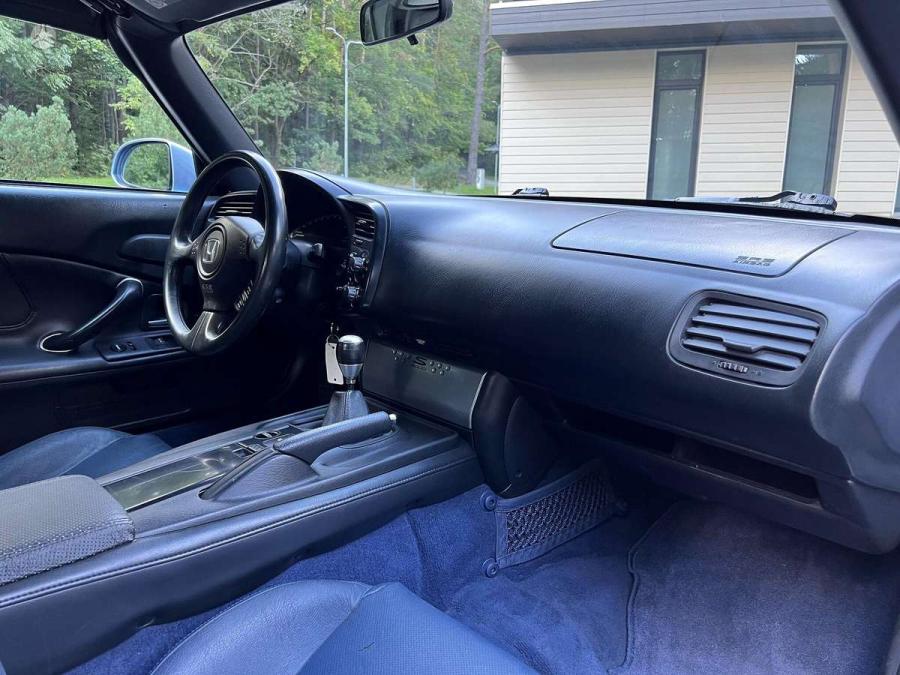 Blue Honda S2000 2006 in Vilnius, with an engine capacity of 2.16 L and mileage of 155 thousand km for 28000 €, photo 12 on AUTOMOTO.COM.LV