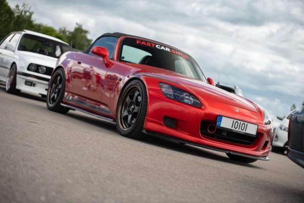 Sarkans Honda S2000 2001 Kauņa, ar dzinēja tilpumu 2.00 L un nobraukumu 117 tūkst. km par 18500 €, foto 1 vietnē AUTOMOTO.COM.LV