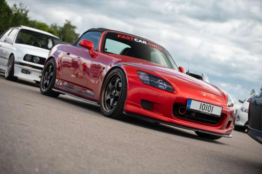 Sarkans Honda S2000 2001 Kauņa, ar dzinēja tilpumu 2.00 L un nobraukumu 117 tūkst. km par 18500 €, foto 1 vietnē AUTOMOTO.COM.LV