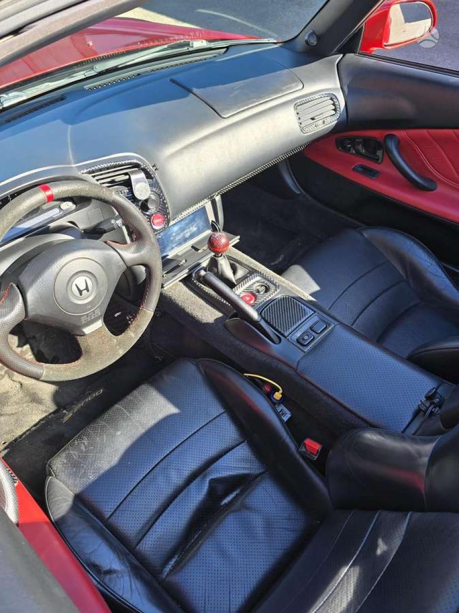 Sarkans Honda S2000 2001 Kauņa, ar dzinēja tilpumu 2.00 L un nobraukumu 117 tūkst. km par 18500 €, foto 22 vietnē AUTOMOTO.COM.LV