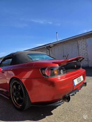Sarkans Honda S2000 2001 Kauņa, ar dzinēja tilpumu 2.00 L un nobraukumu 117 tūkst. km par 18500 €, foto 26 vietnē AUTOMOTO.COM.LV